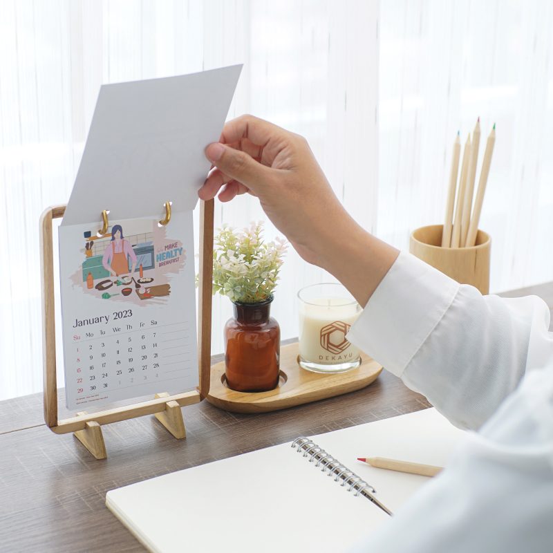 Alat Tulis Kantor | Kalender Meja Aesthetic 2023 Model Gantung - Dekayu