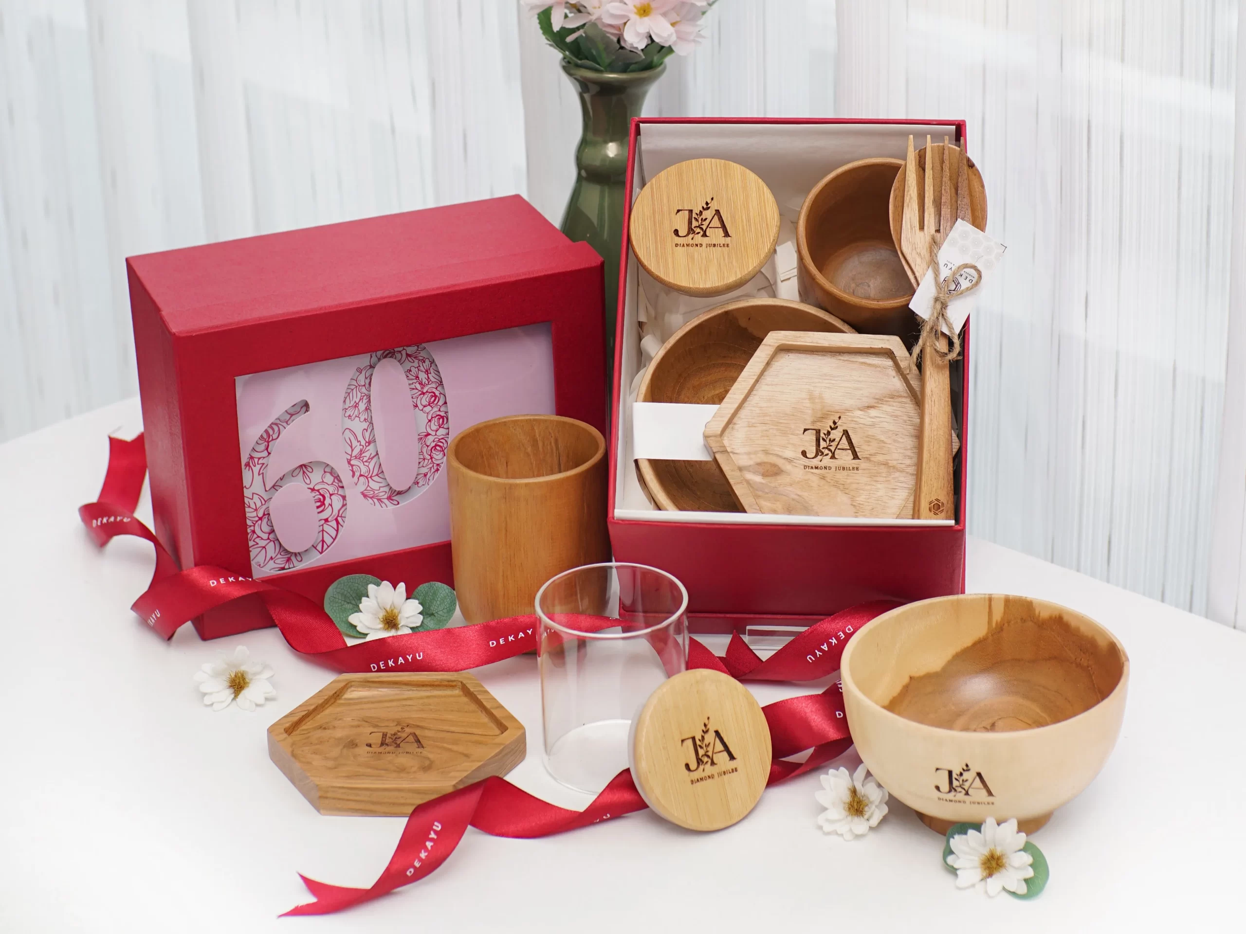 10 Ide Kado Wedding Anniversary Romantis untuk Pasangan - Dekayu